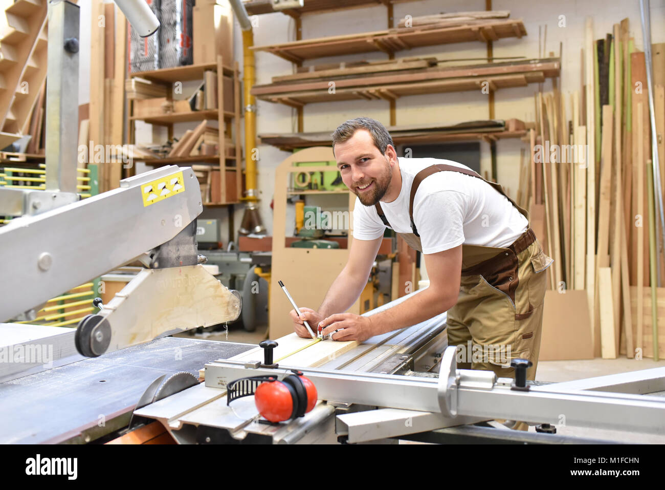 Joiner carpenter hi-res stock photography and images - Alamy