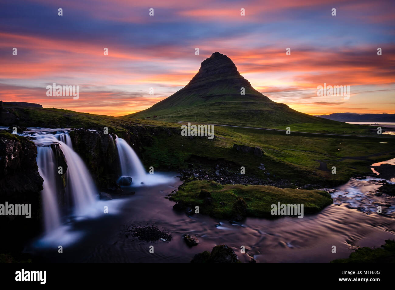 Iceland midnight hi-res stock photography and images - Alamy
