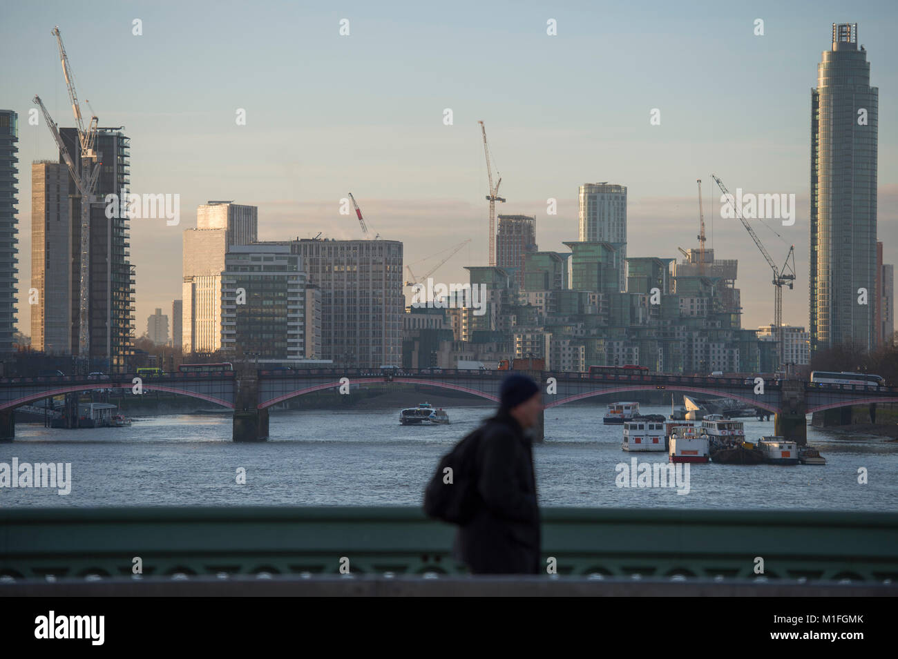 Commuters in westminster on hi-res stock photography and images - Alamy