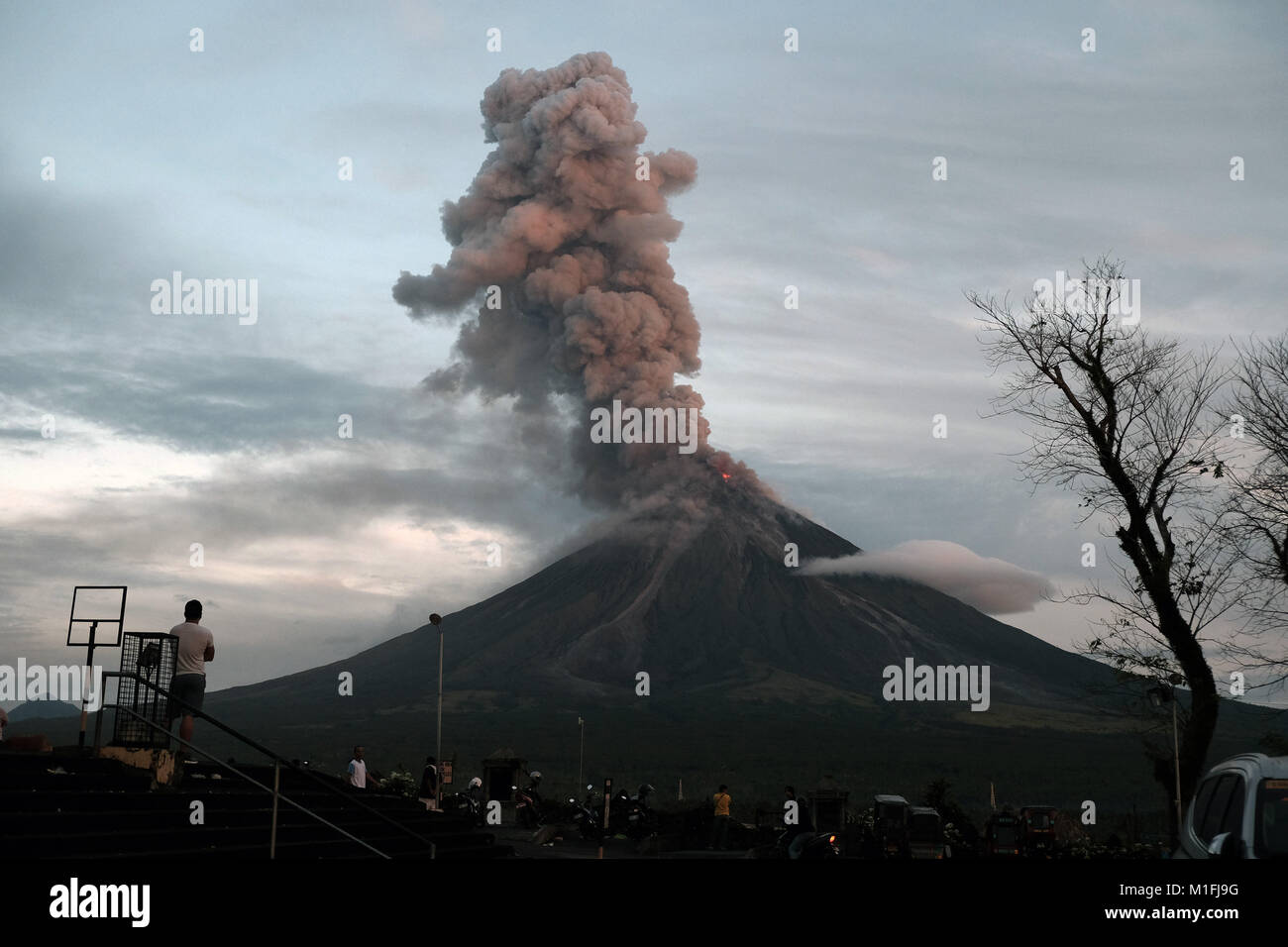 Eruption mayon volcano hi-res stock photography and images - Alamy