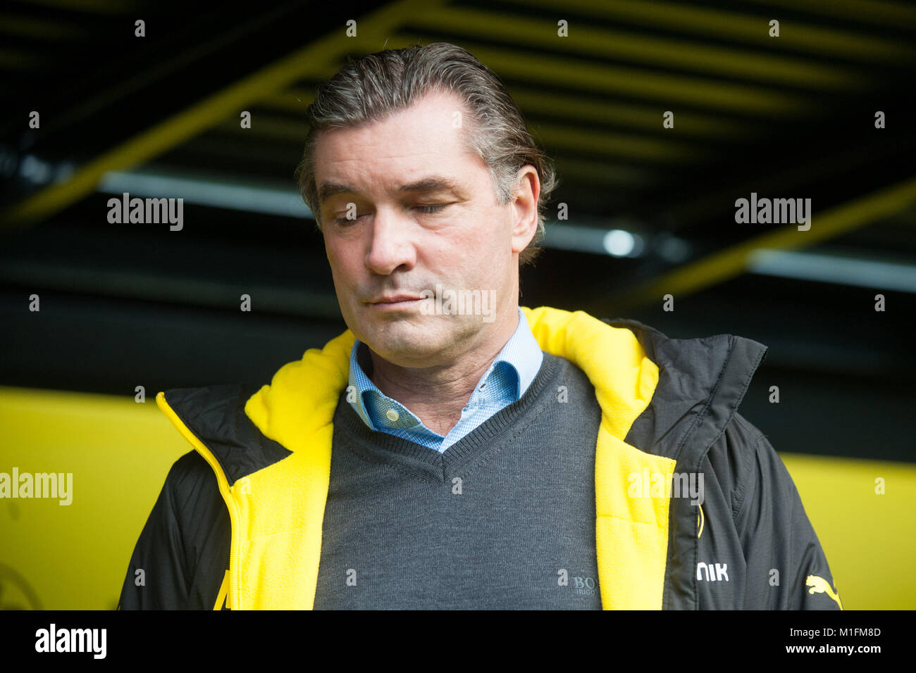 Michael ZORC (Sportdirektor DO) schliesst die Augen, frustratedriert ...