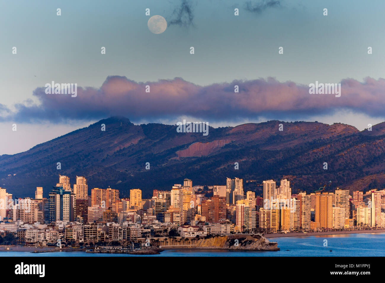 Benidorm, Costa Blanca, Spain, 30th January 2018. The Supermoon rises ...