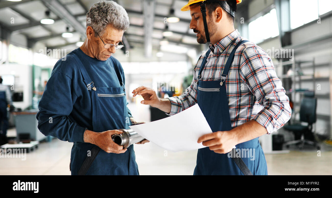 Team factory hi-res stock photography and images - Alamy