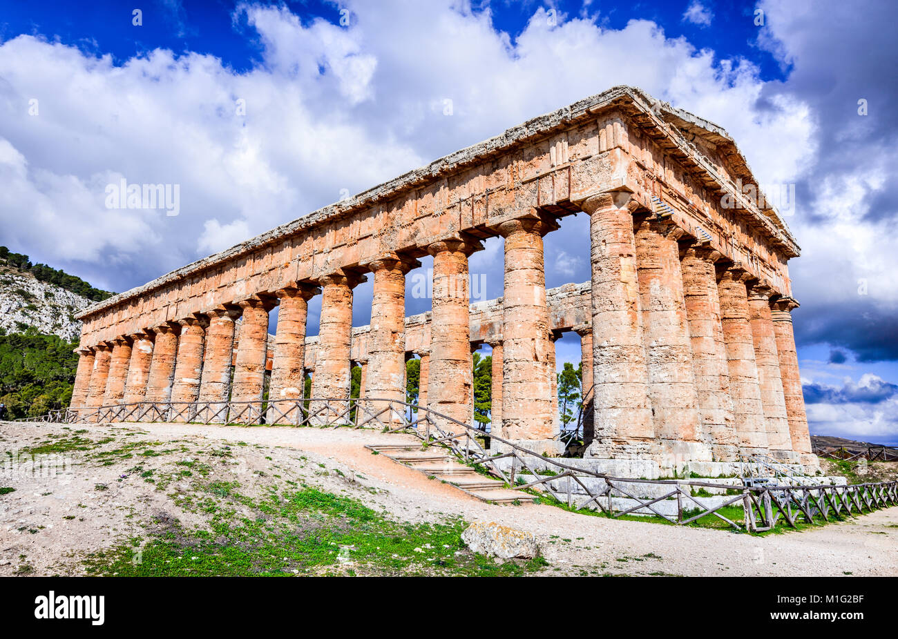 Doric architecture hi-res stock photography and images - Alamy