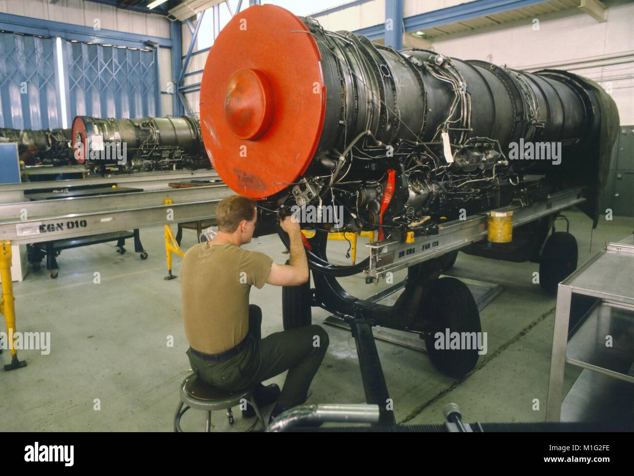 Upper Heyford (GB), US Air Force air base, engine maintenance workshop ...