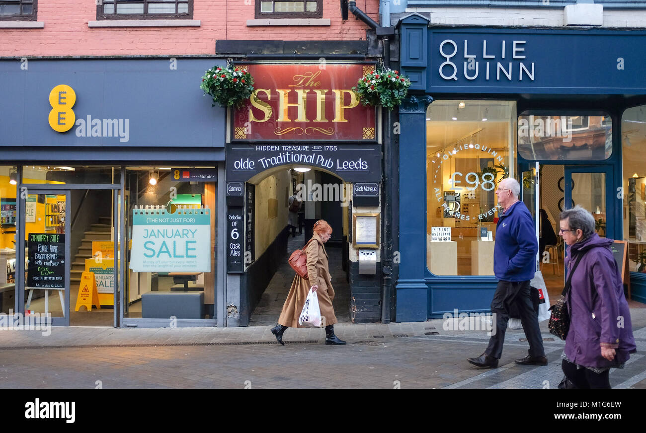 Alleyway uk northern hi-res stock photography and images - Alamy