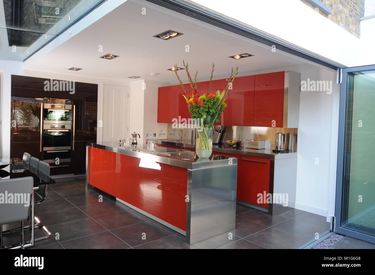 Modern red kitchen Stock Photo - Alamy