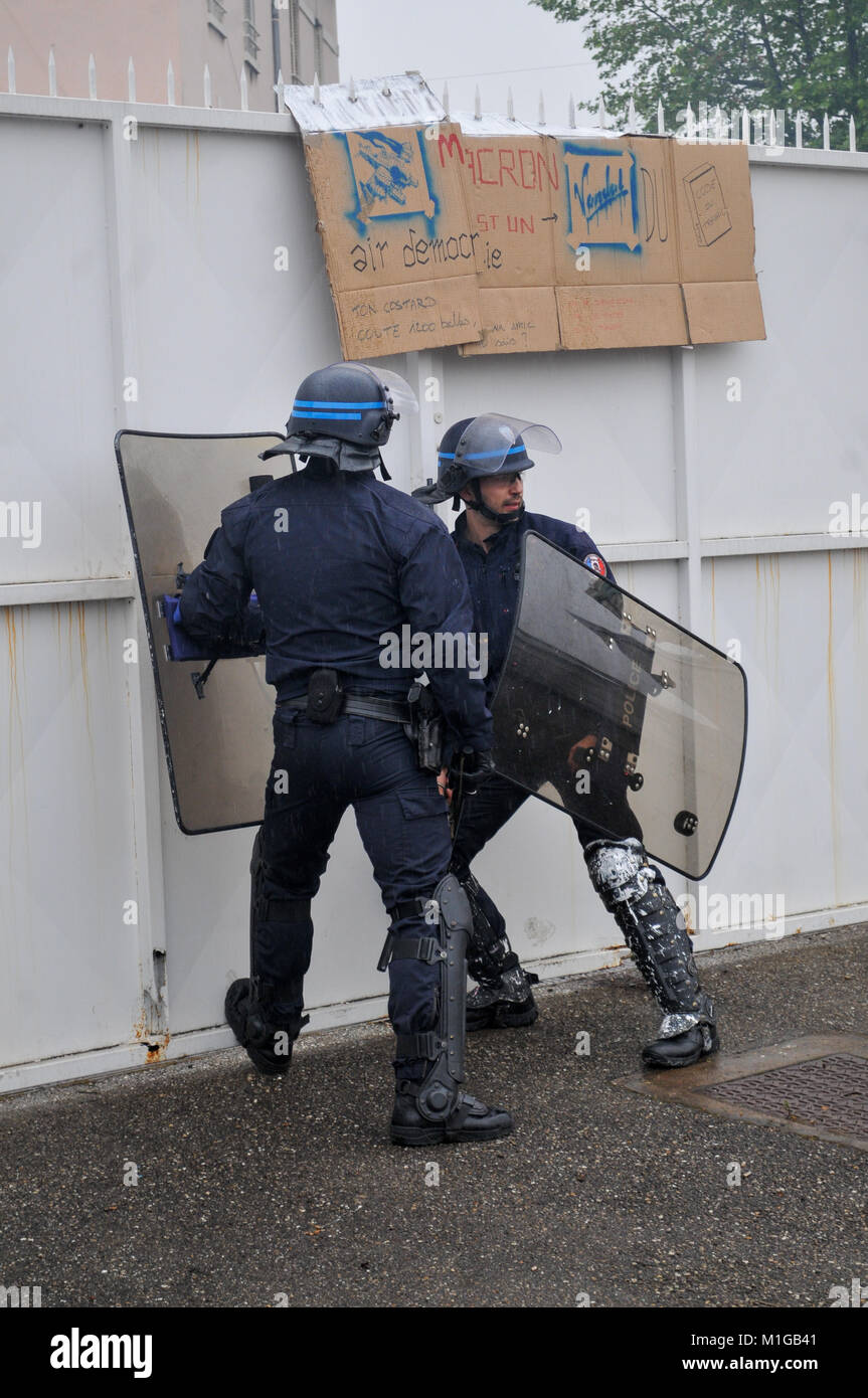 Police officers protect ARKEMA industrial site from protesters ...