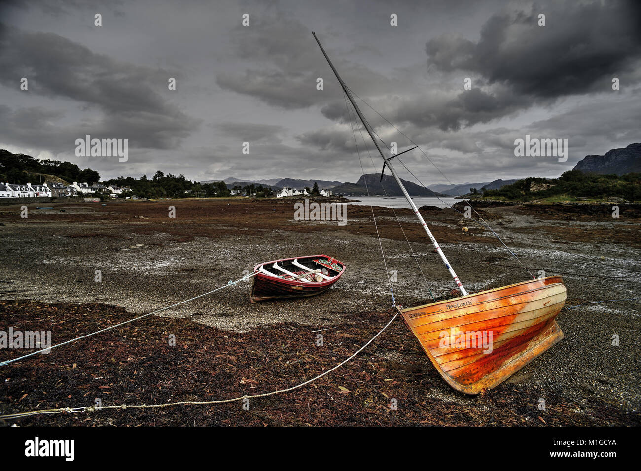 Plockton beach hi-res stock photography and images - Alamy