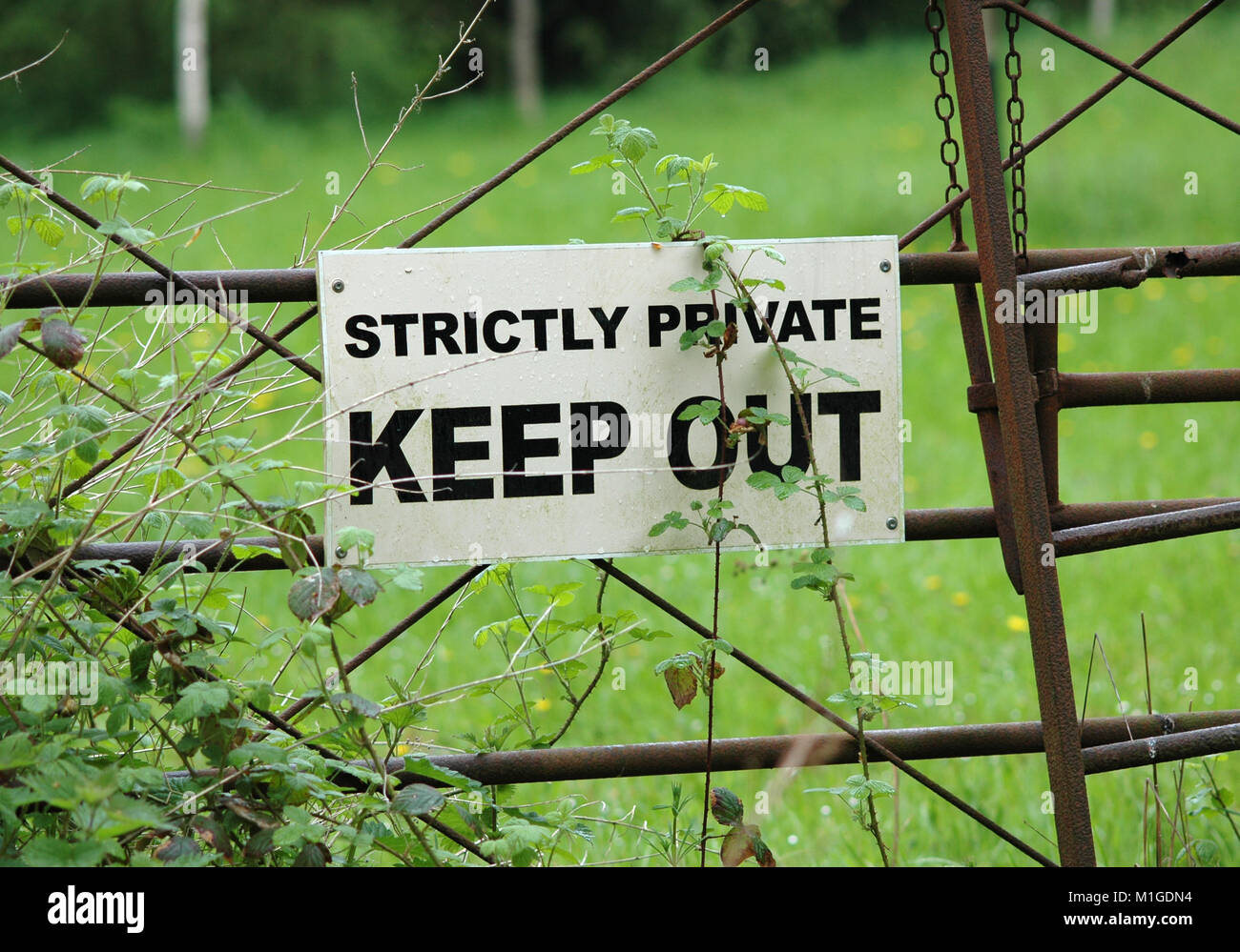 Private property notice on gate hi-res stock photography and images - Alamy