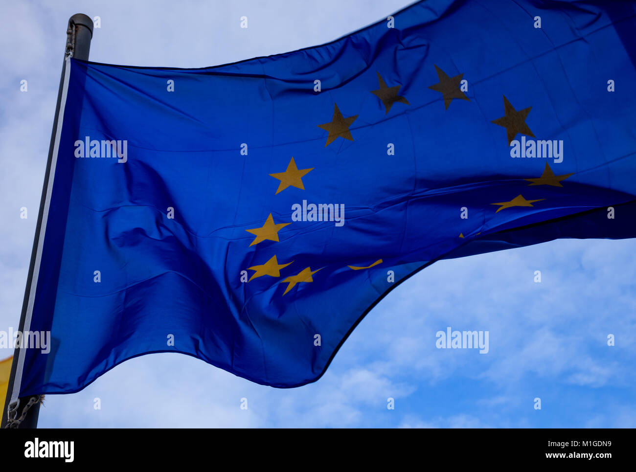 Eu european union flag flagpole hi-res stock photography and images - Alamy