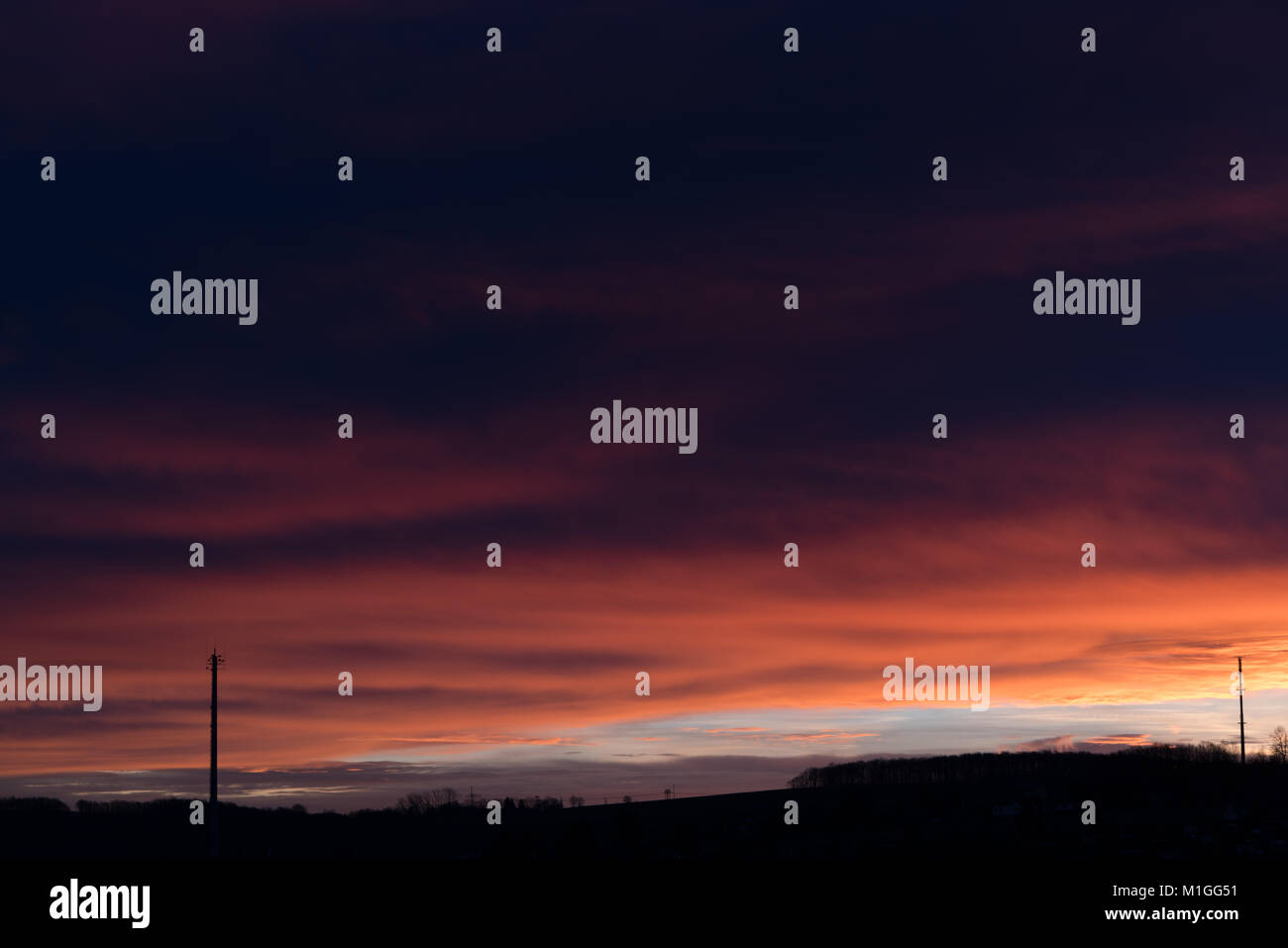 Dramatic night sky hi-res stock photography and images - Alamy