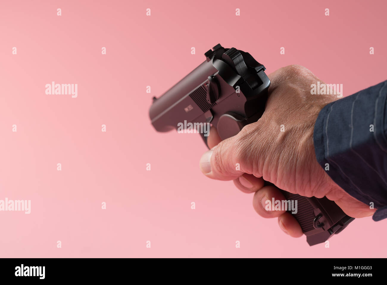 Male hand with gun Stock Photo - Alamy