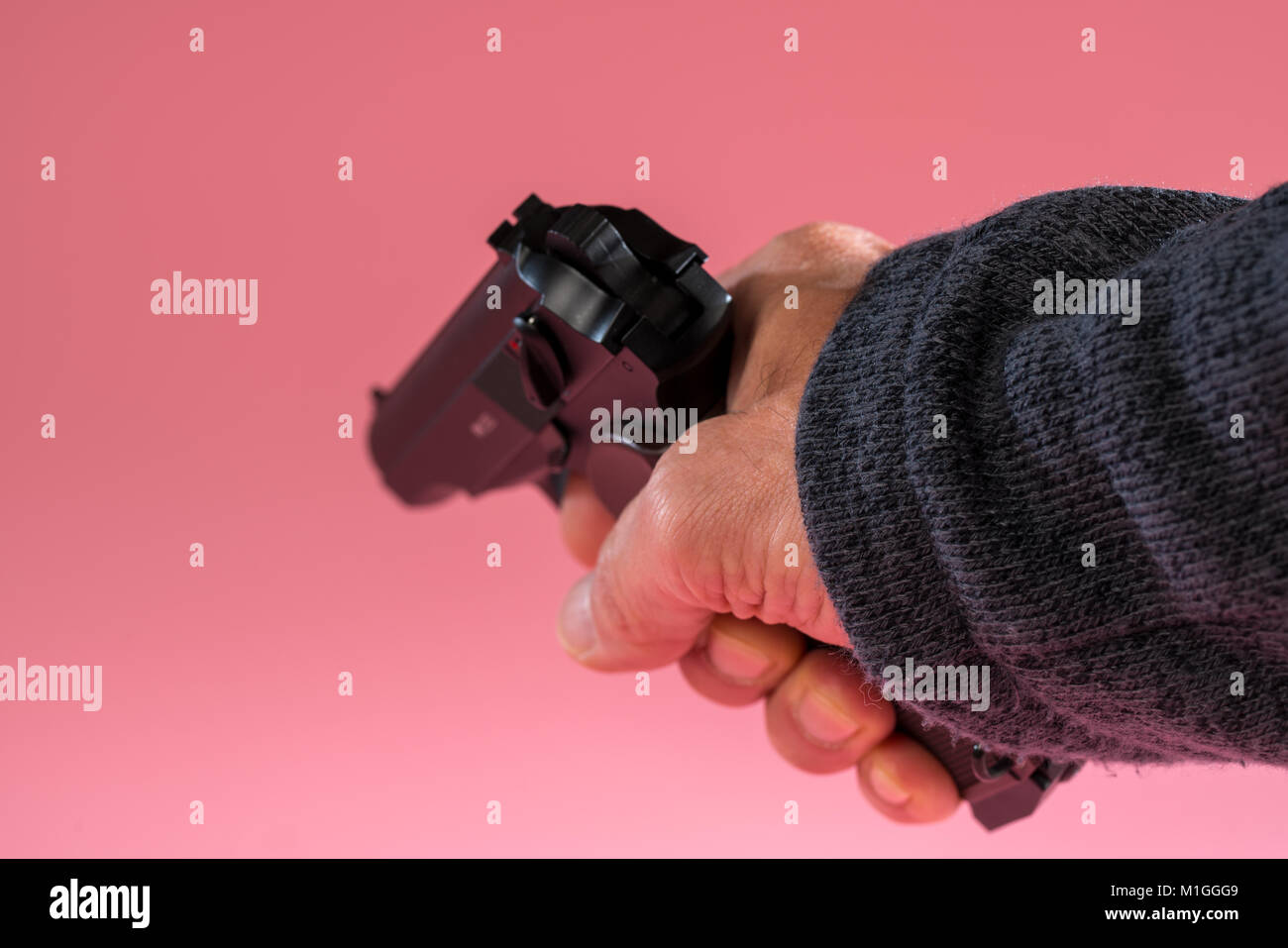 Male hand with gun Stock Photo - Alamy