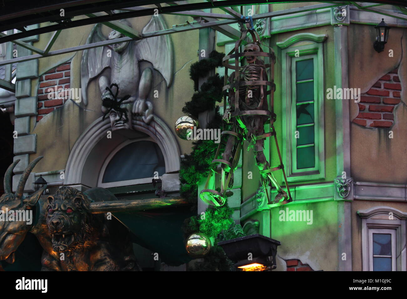 Fair haunted house hi-res stock photography and images - Alamy