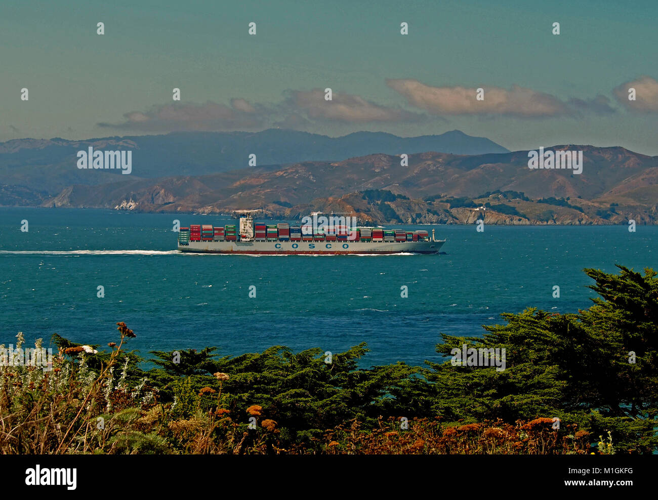 Cosco shipping container hi-res stock photography and images - Alamy