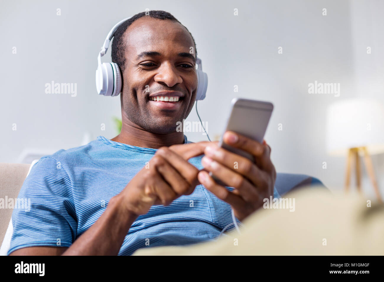 Man wearing headphones hi-res stock photography and images - Alamy
