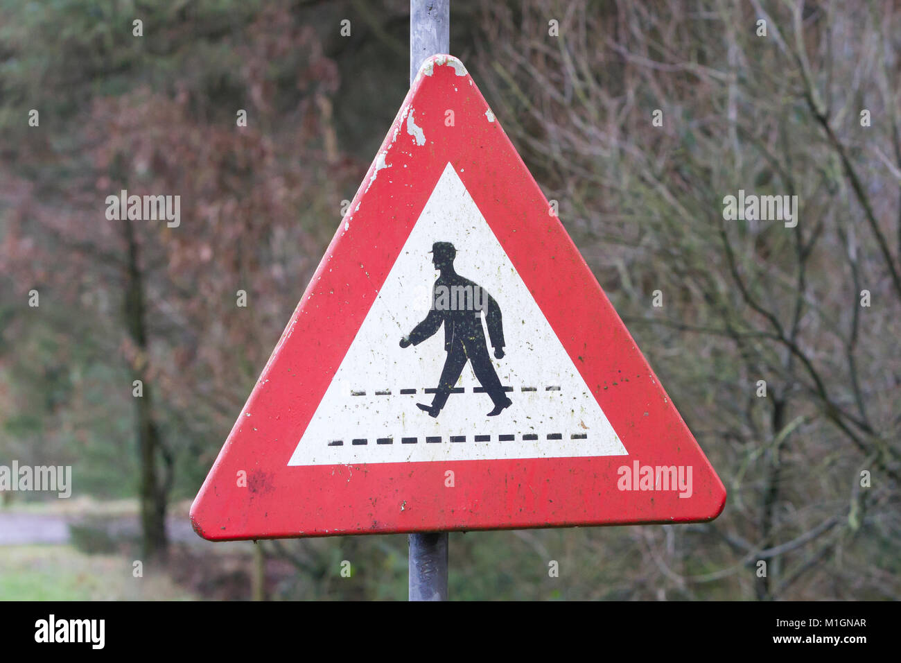 Elderly people crossing road sign hi-res stock photography and images ...