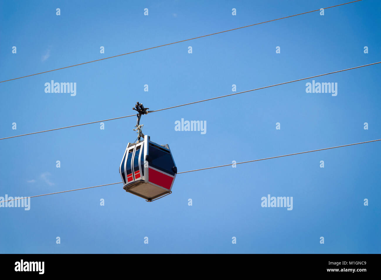 Cable lift cabins above hi-res stock photography and images - Alamy