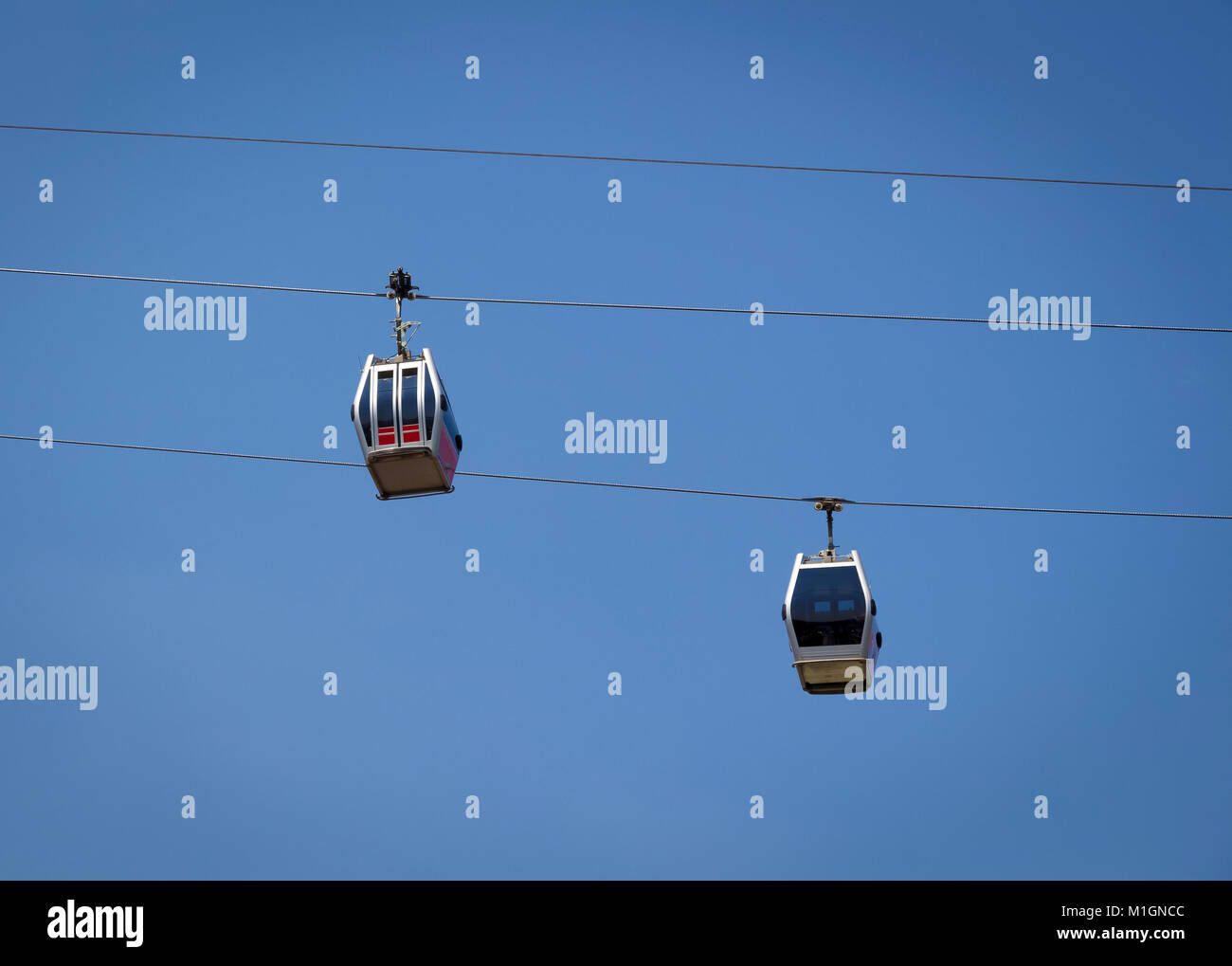 Cable lift cabins above hi-res stock photography and images - Alamy