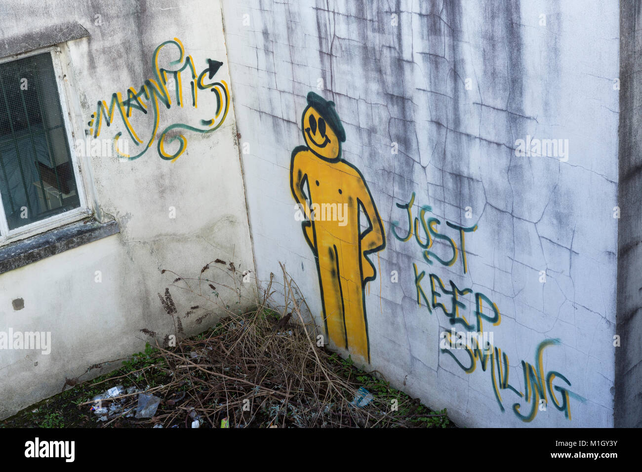 Graffiti on wall saying Just Keep Smiling Stock Photo - Alamy