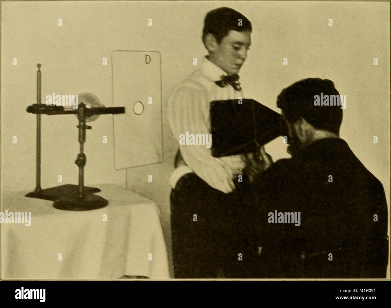 This educational system offers instructional material on X-ray methods ...