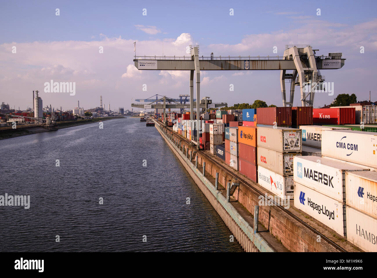 Container kran hi-res stock photography and images - Alamy