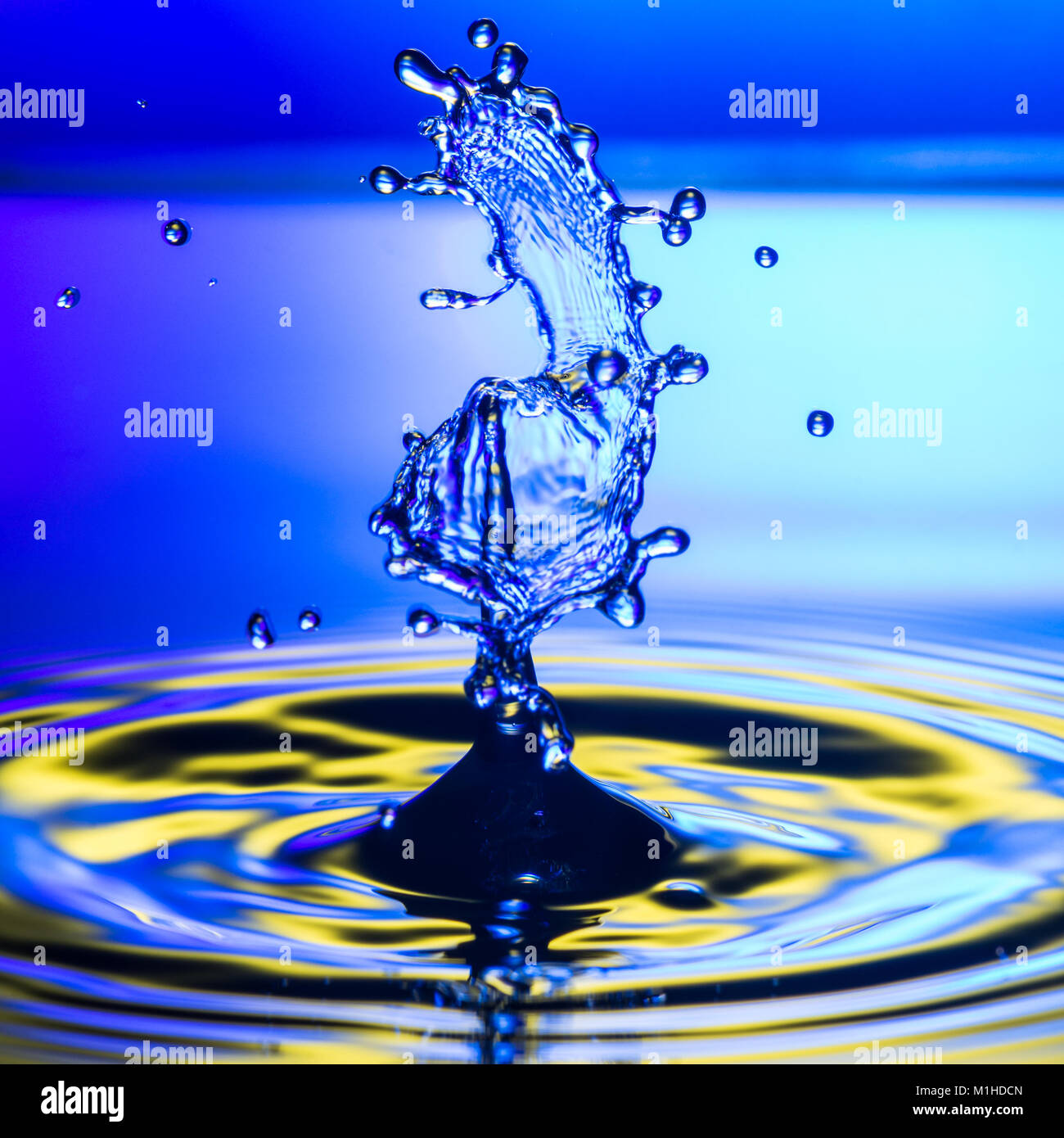 Abstract water drop purple blue hi-res stock photography and images - Alamy