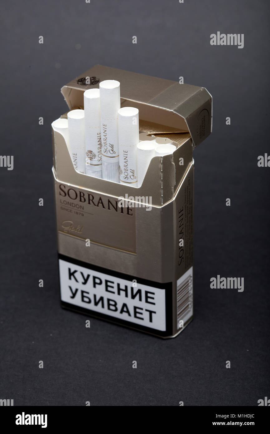 pack of cigarettes Stock Photo - Alamy