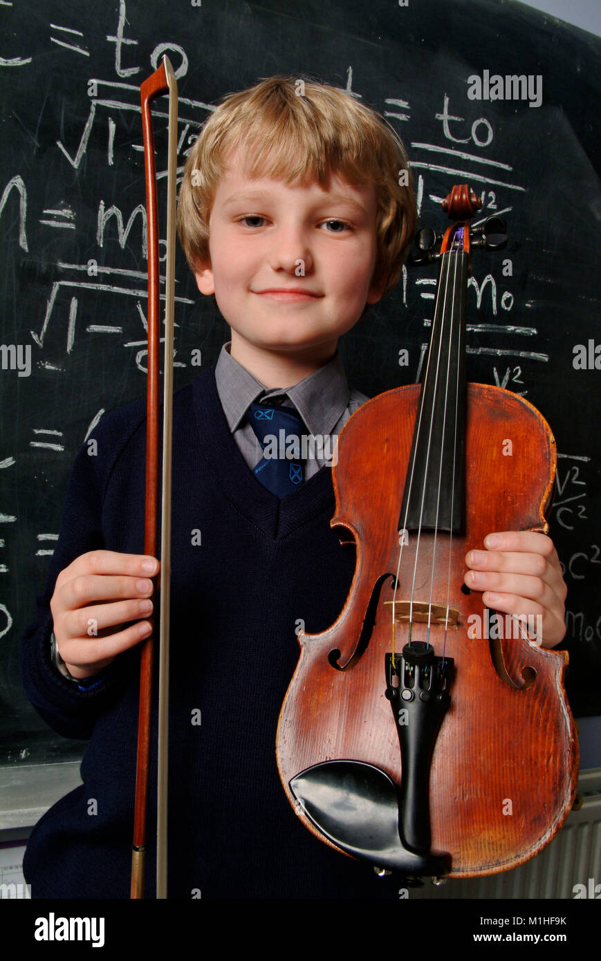 Male violin player hi-res stock photography and images - Alamy