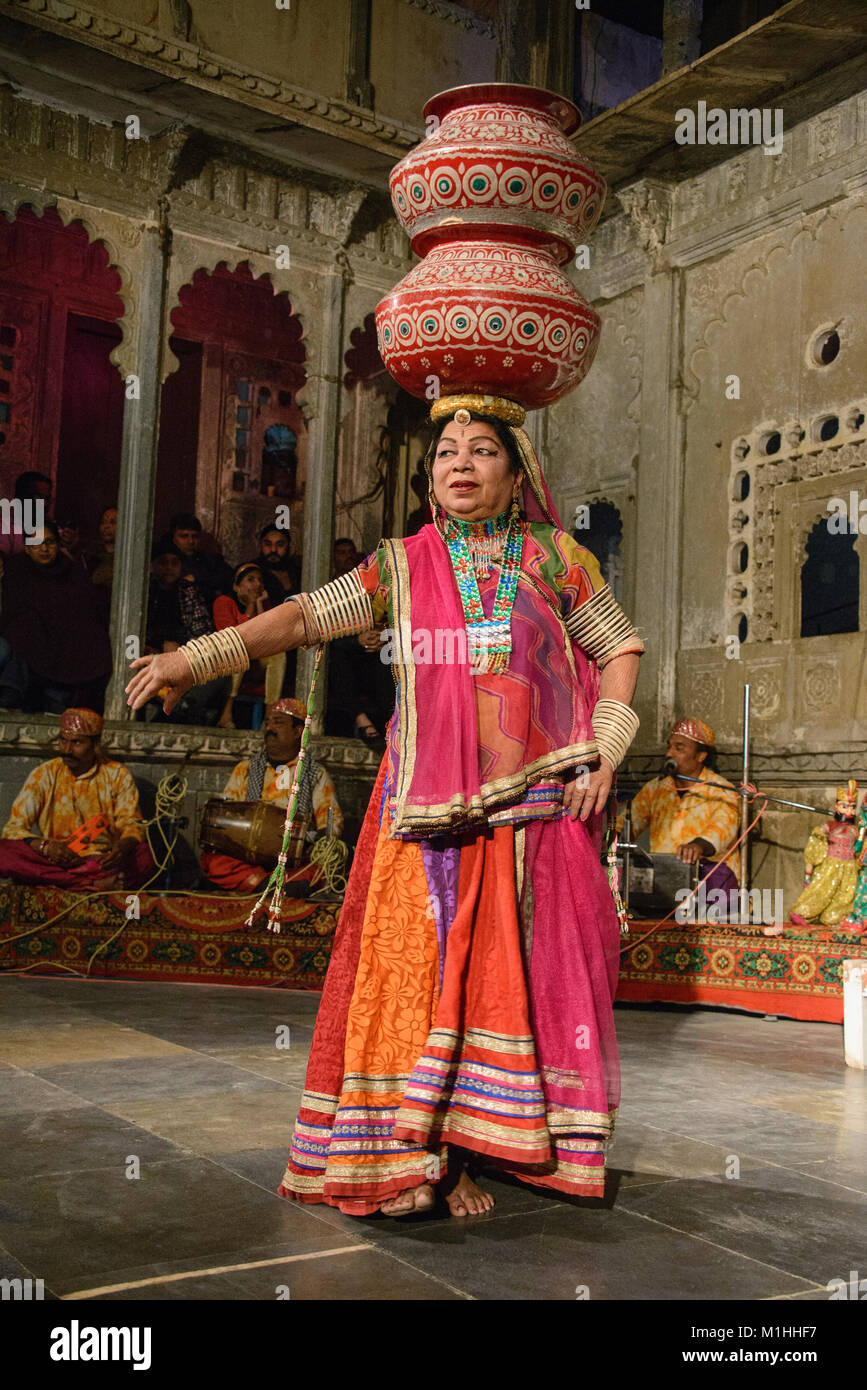 Bhavai dance hi-res stock photography and images - Alamy