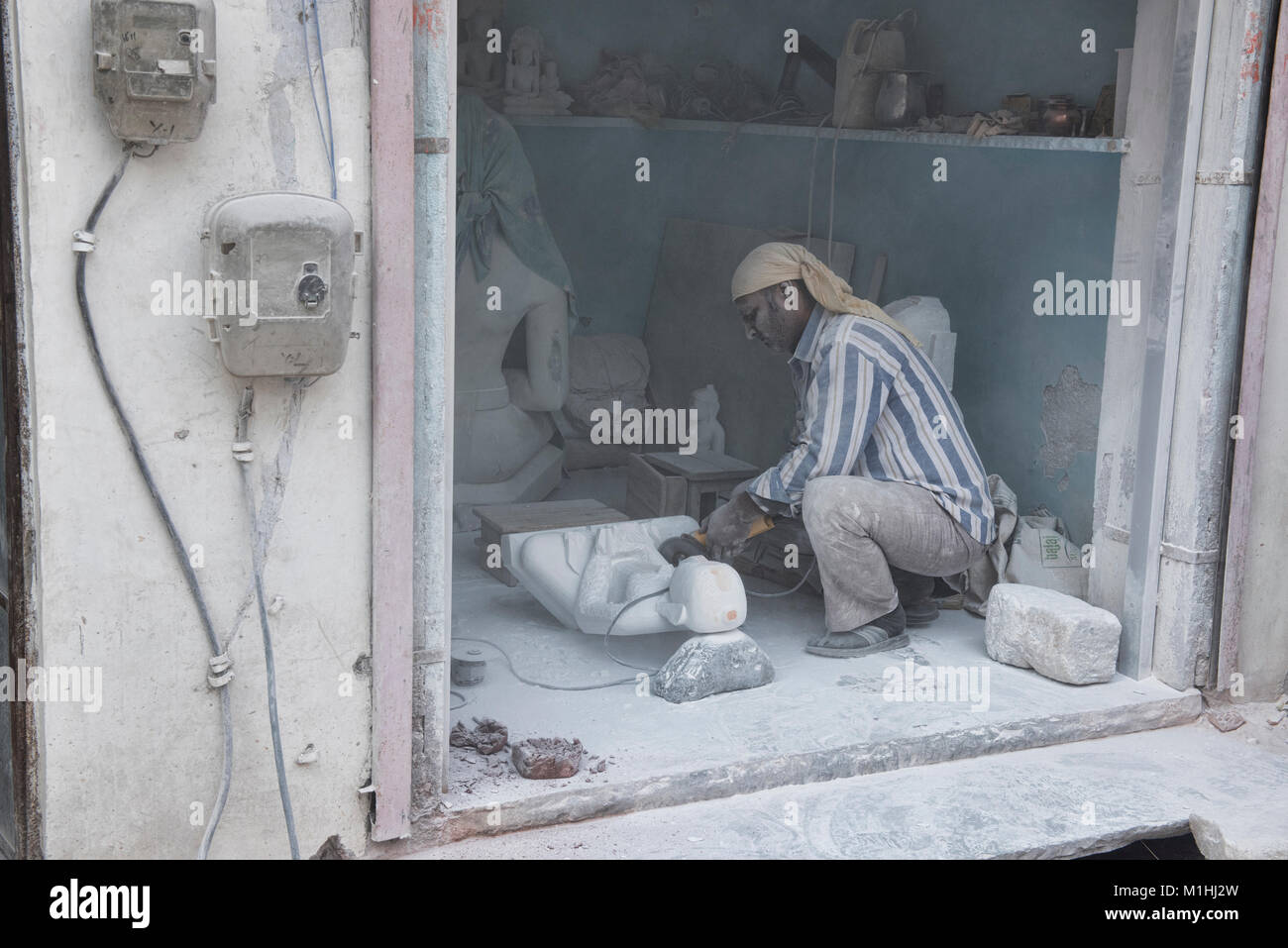Marble worker hi-res stock photography and images - Alamy