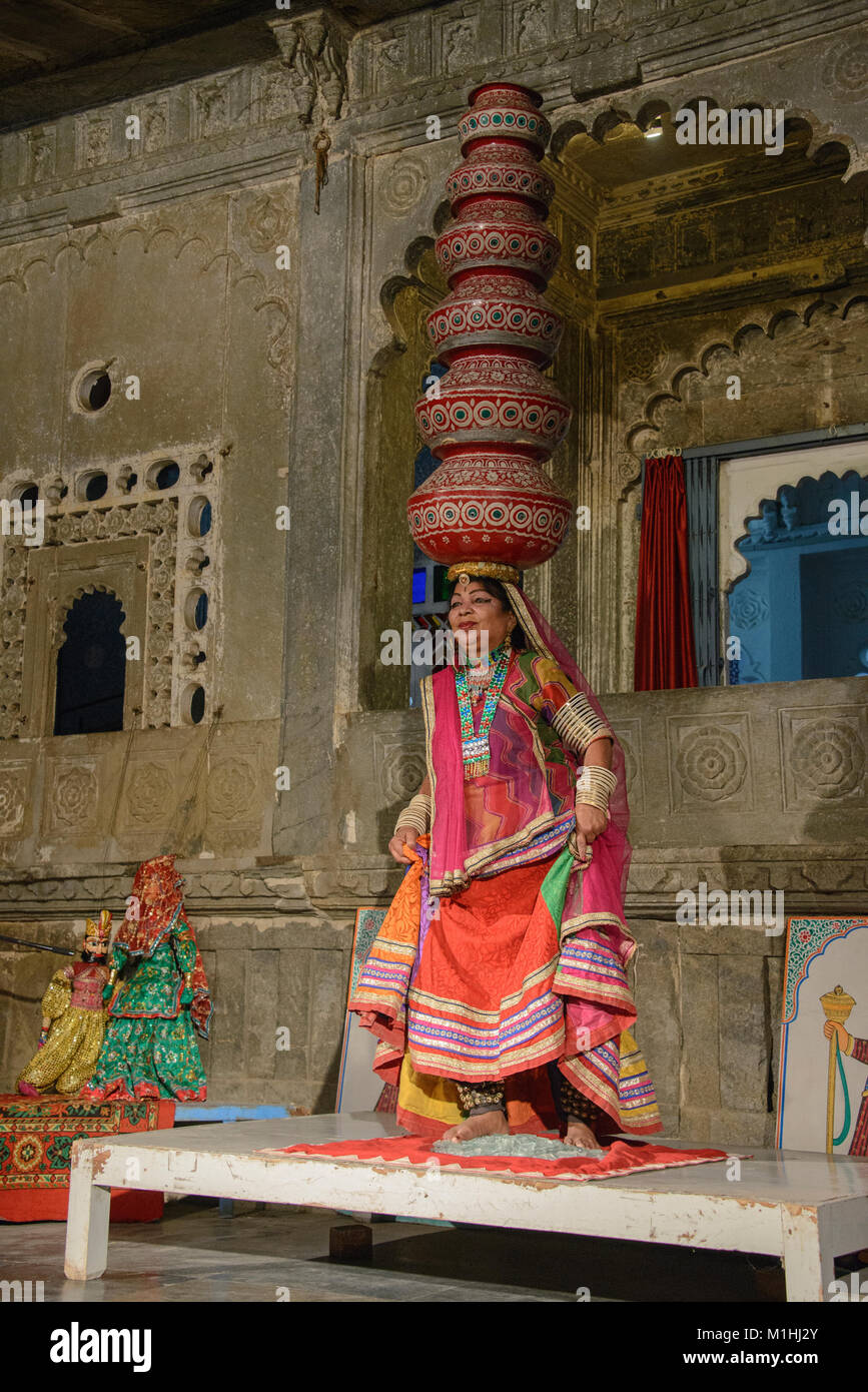 Bhavai dance hi-res stock photography and images - Alamy