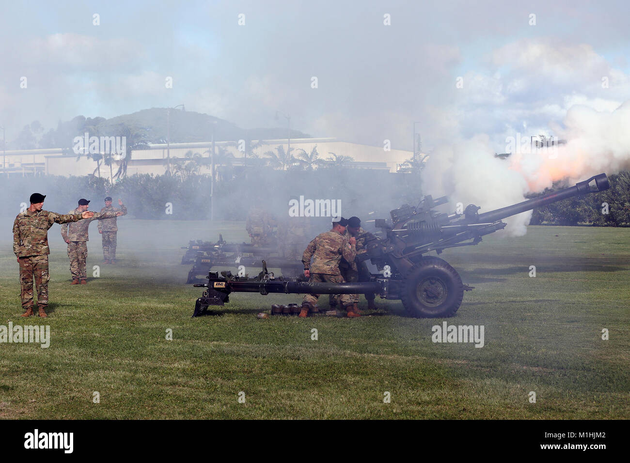 U.S. Soldiers assigned to the Salute Battery, 2nd Battalion, 11th Field ...