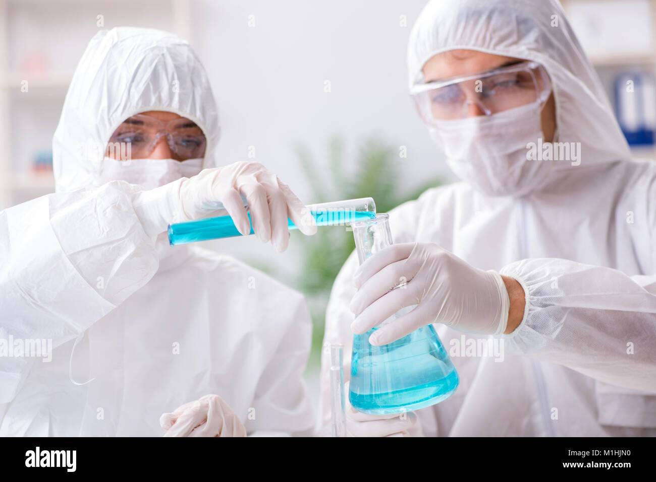 Two chemists working in the lab Stock Photo - Alamy