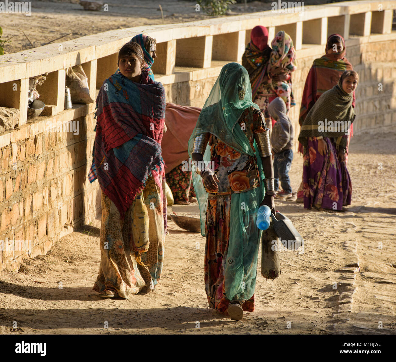 Indian sari dress hi-res stock photography and images - Alamy