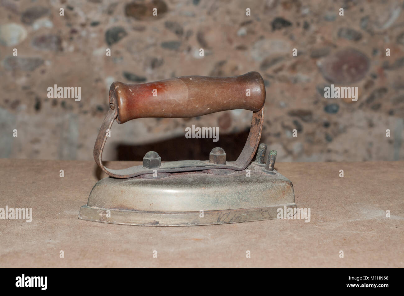 Clothes iron vintage hi-res stock photography and images - Alamy
