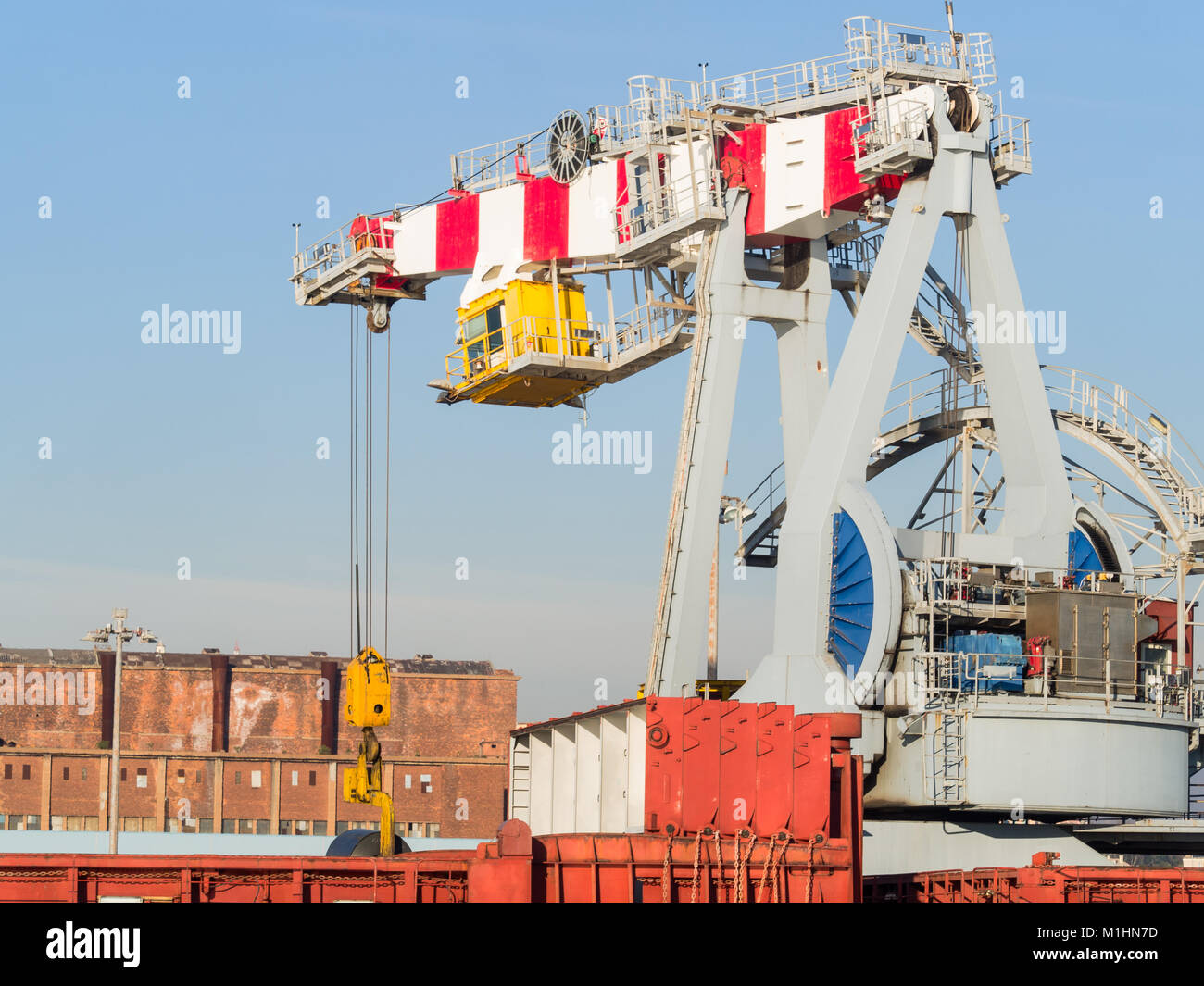 Load unloading hi-res stock photography and images - Alamy