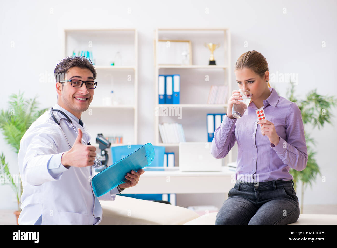 Patient visiting doctor for medical check-up in hospital Stock Photo ...