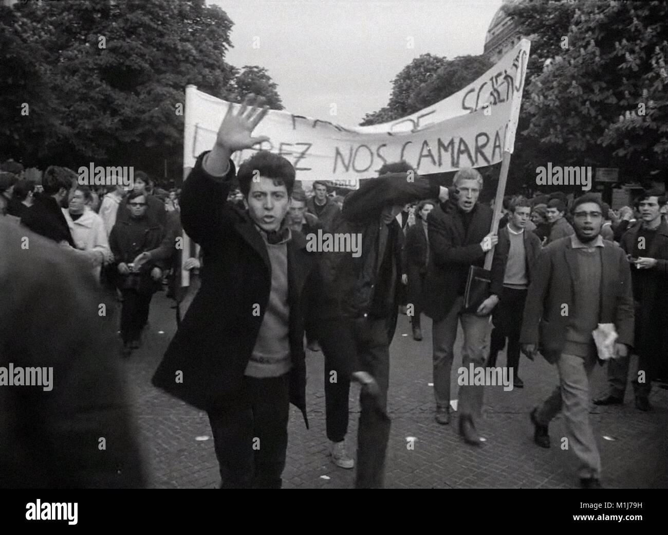 IN THE INTENSE NOW, (aka NO INTENSO AGORA), Paris, May 1968, 2017 ...