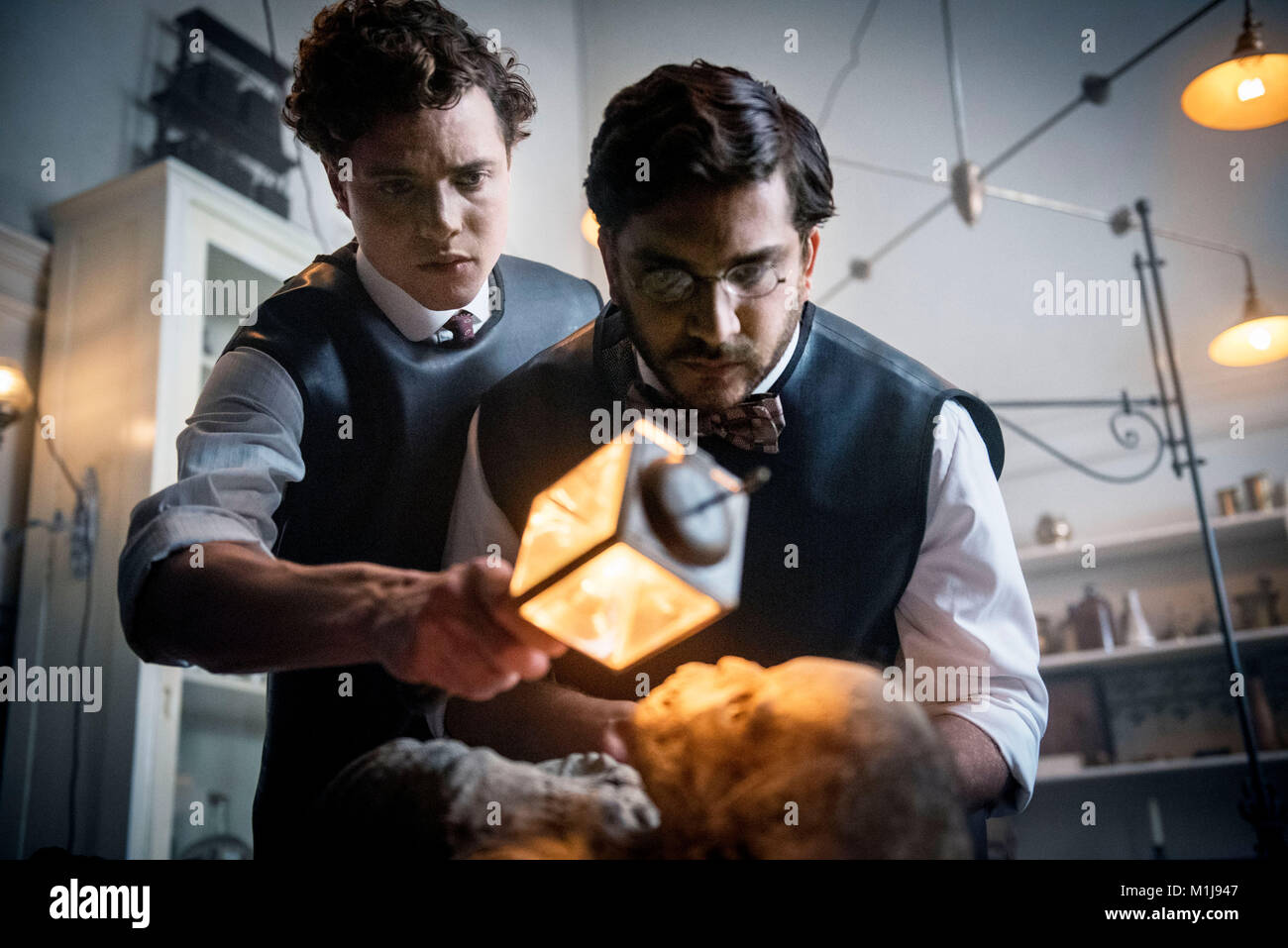 THE ALIENIST, from left: Douglas Smith, Matthew Shear, 'The Boy on the ...