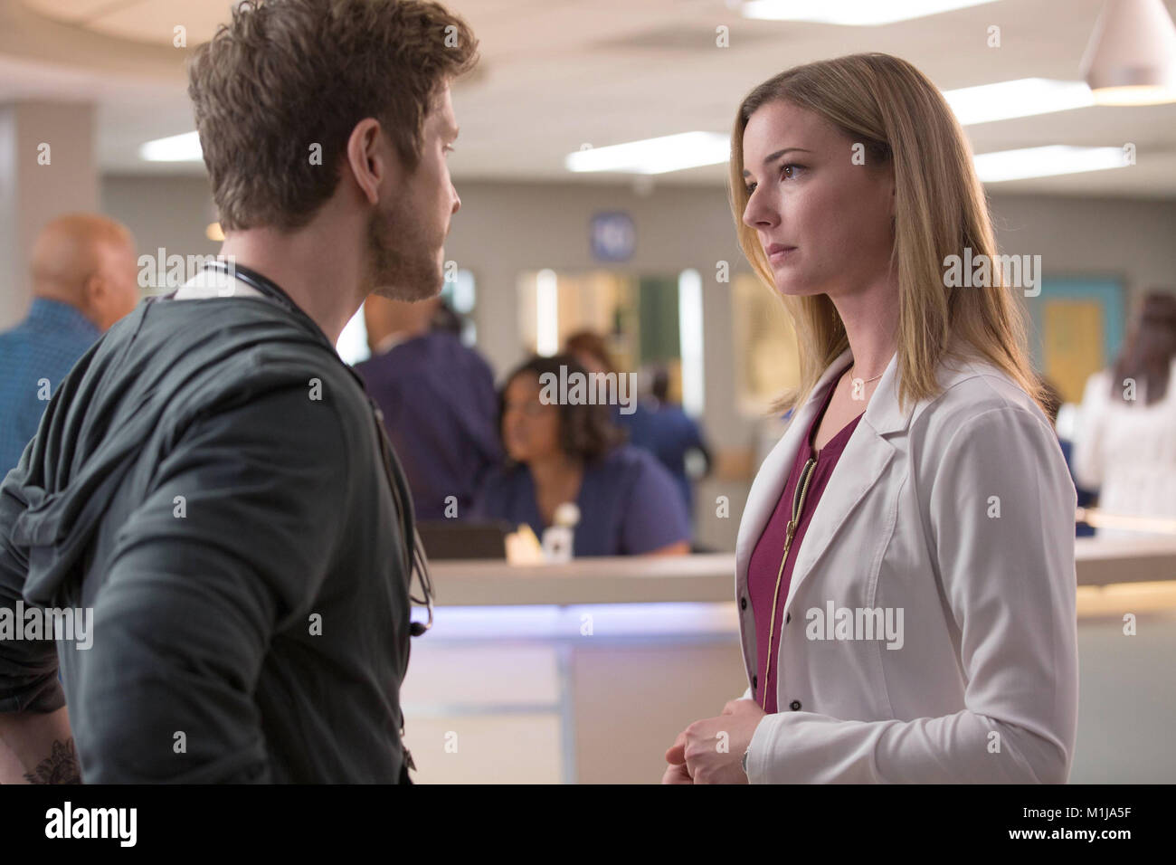 THE RESIDENT, l-r: Matt Czuchry, Emily VanCamp in 'Pilot' (Season 1 ...