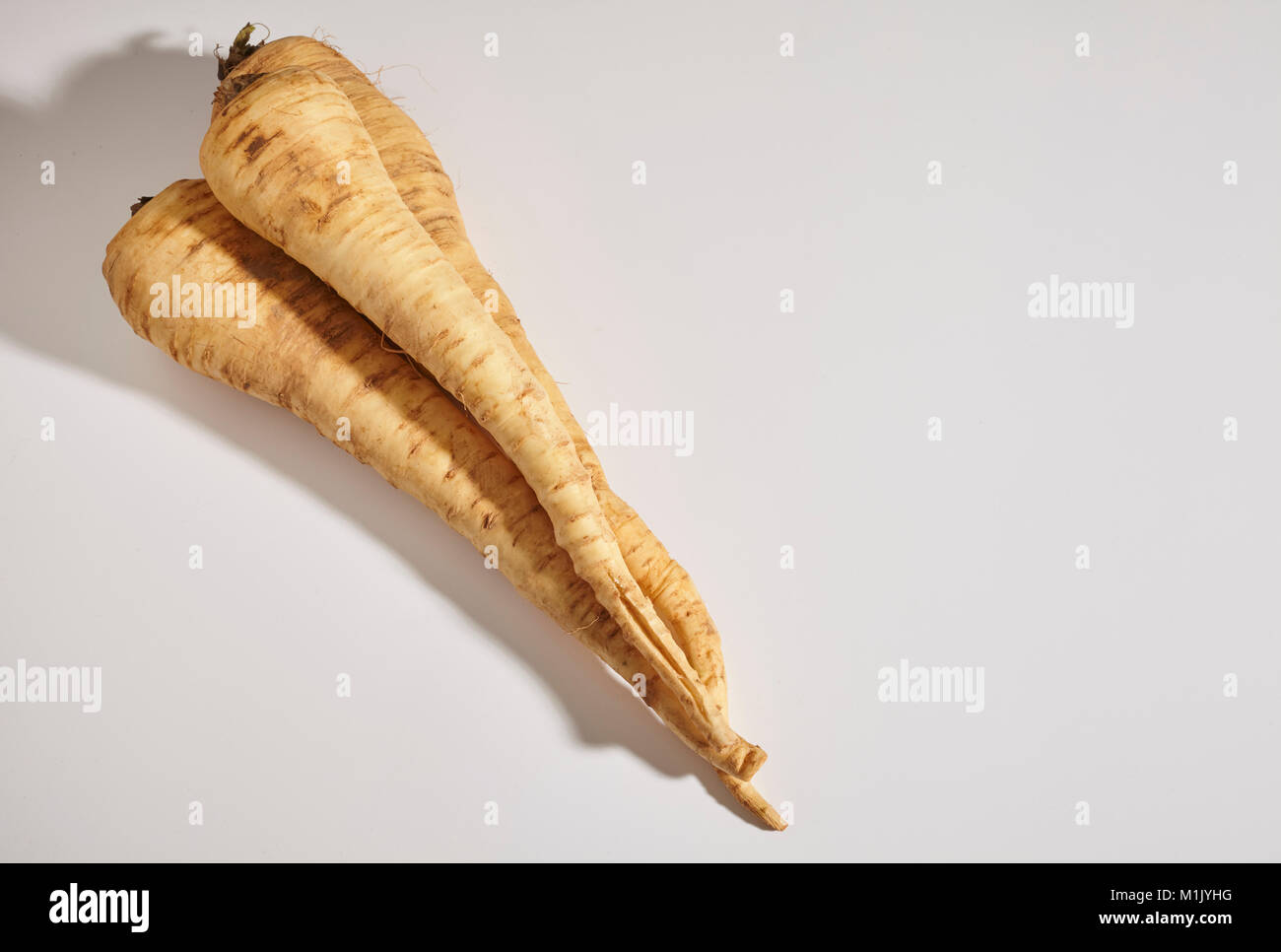 fresh, raw, whole parsnips Stock Photo - Alamy
