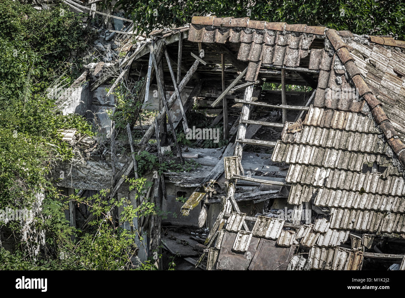 An old abandoned house with a ruined roof Stock Photo - Alamy