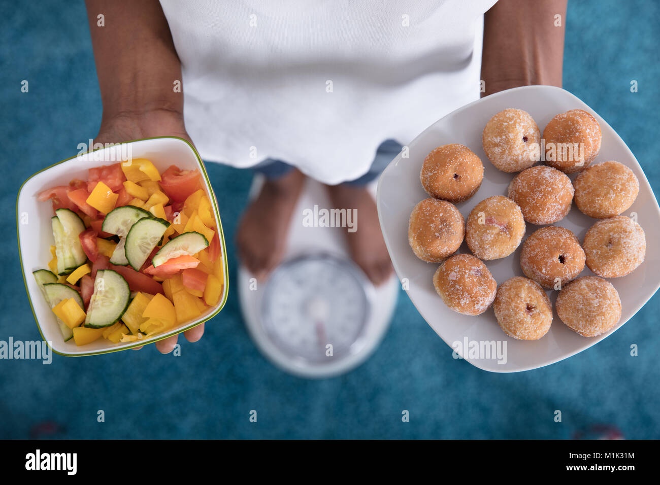 Fruits balance scale hi-res stock photography and images - Alamy