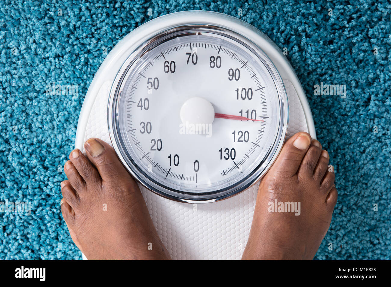 Female feet on a scale hi-res stock photography and images - Alamy