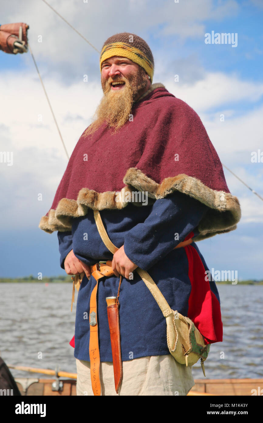 Viking clothes hi-res stock photography and images - Alamy