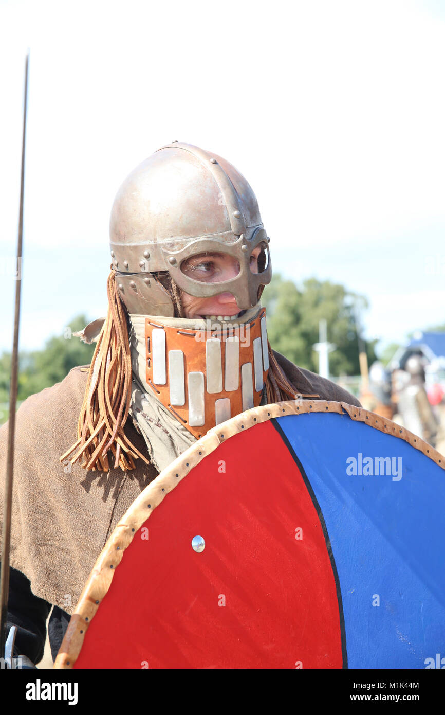 Men in armor hi-res stock photography and images - Alamy