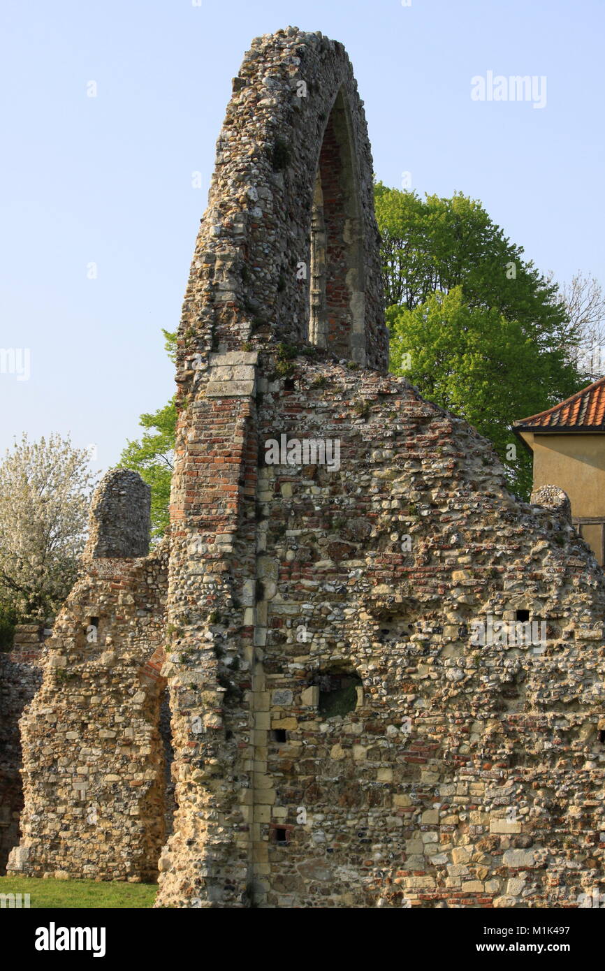 14th century ruins leiston abbey hi-res stock photography and images ...