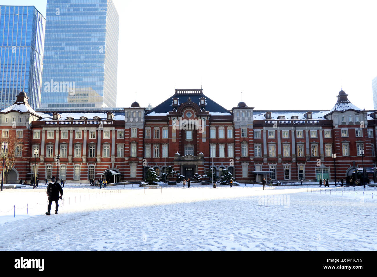 Snow-covered Tokyo station. Next morning after heavy snowfall hit Tokyo ...